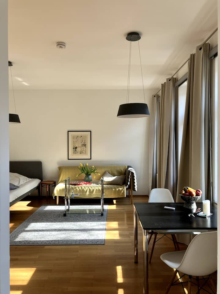 Charming, Minimalistic And Sunny Apartment - Leipzig