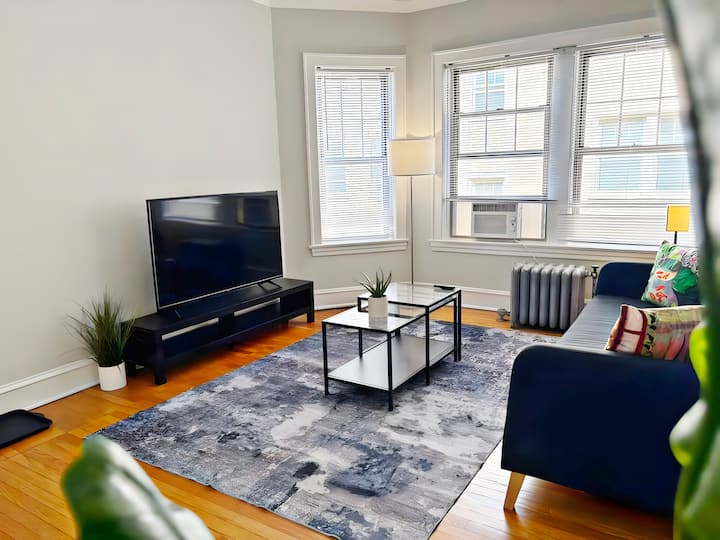Perfectly Located 1-bedroom Unit - Evanston, IL