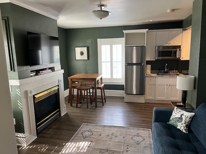 Emerald Suite- Heart Of Downtown - Sturgeon Bay