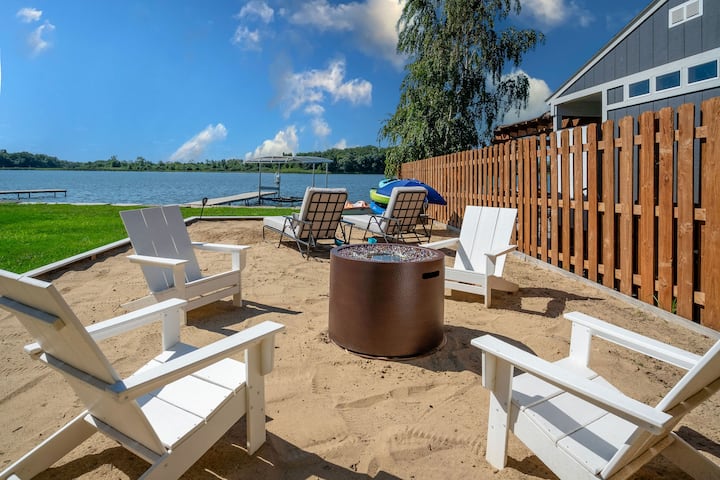 3/2 Luxury Lakefront Home With Pier, Beach & Deck - Fox Lake, IL
