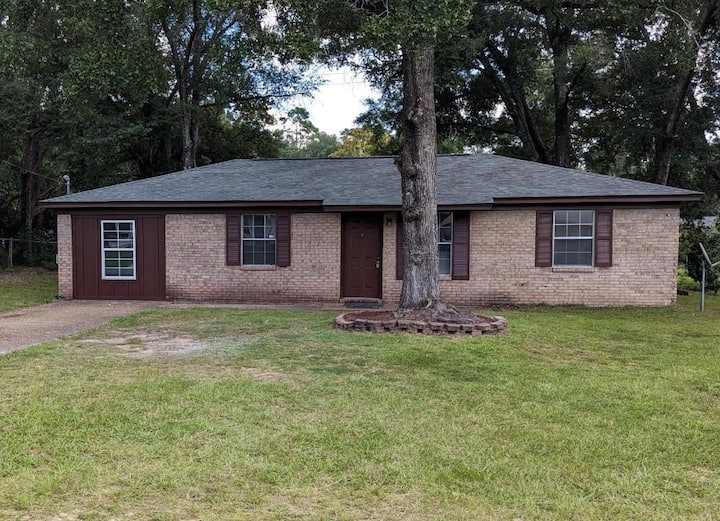 (5b/2b): Renovated House For Travelers (5629) - Havana, FL