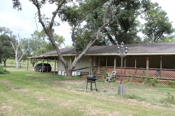 Countryside Retreat – Entire Home On 2 Acres - Elm Lake, TX