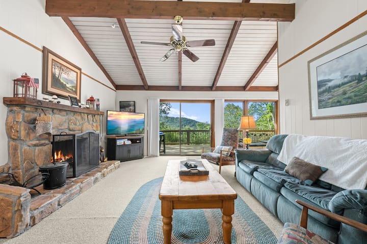 The Gathering Place At Sugar Mountain W/ Hot Tub! - Sugar Mountain, NC