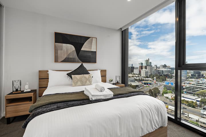 Premium Retreat | Balcony/views/pool/gym/parking - Melbourne