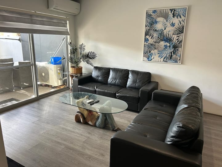 2x2 Apartment In Secure Complex - Armadale