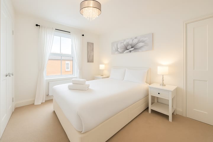 Beautiful 4-bed Home | Near Sandbanks Free Parking - 풀