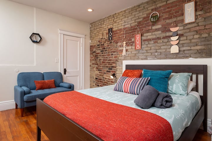 Fenway Park! – Walk To All! – 2br/1ba – Location - Boston, MA