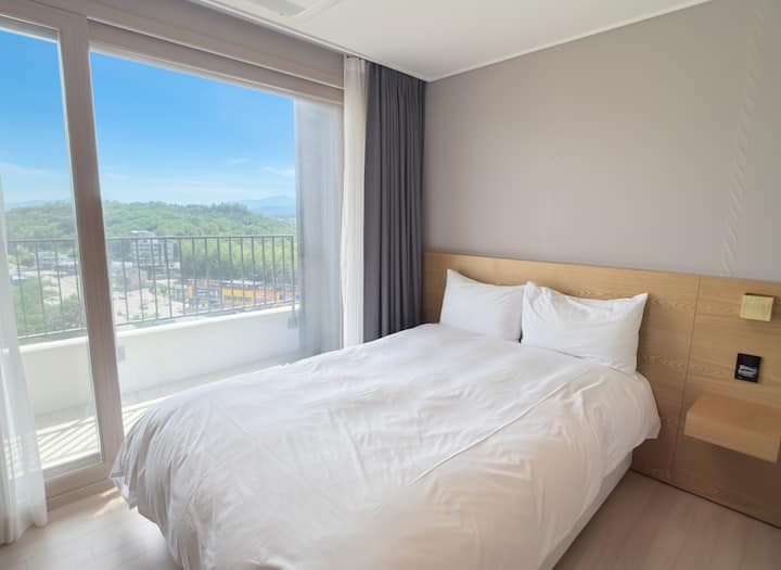 [1.3 환상 오션뷰] #트윈스위트R1 #속초해변신축 #깔끔·청결 #더블루테라 - Sokcho-si