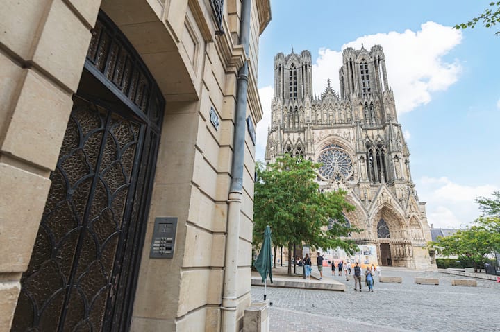 L'expérience Rémoise Face Cathédrale + Parking - Reims