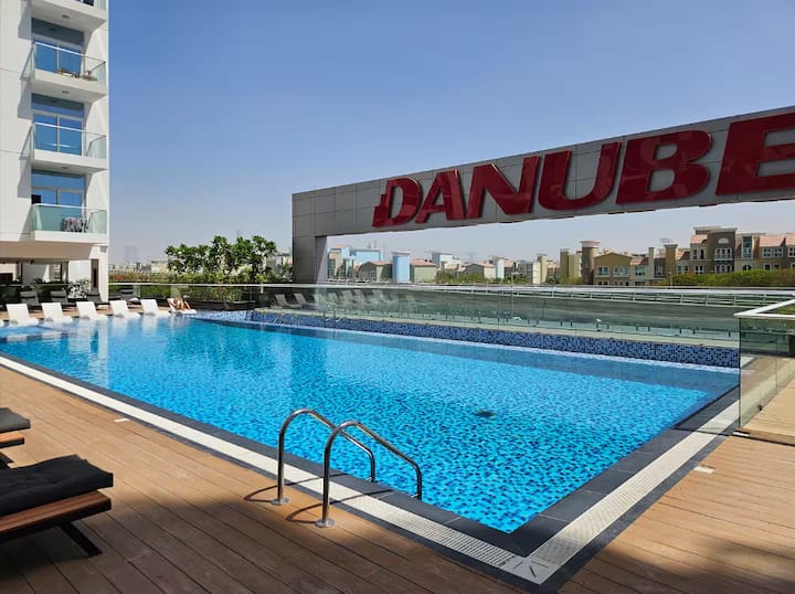 First Class | 2br | Chic Getaway | Close To Metro - Dubai