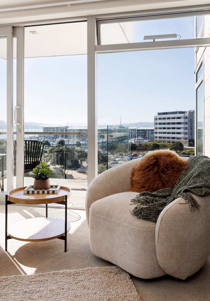 Sailor's View - 3-bed Waterfront Apartment + Park - New Zealand