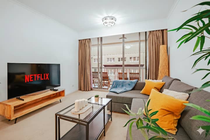 2 Bedroom Apartment Pyrmont - Pool And Gym Access - Sydney