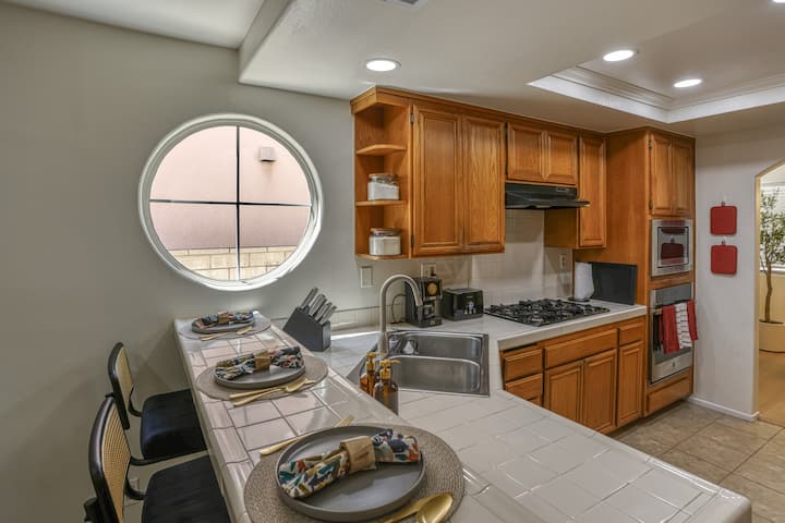 Residential Retreat Near Magic Mtn - Santa Clarita, CA