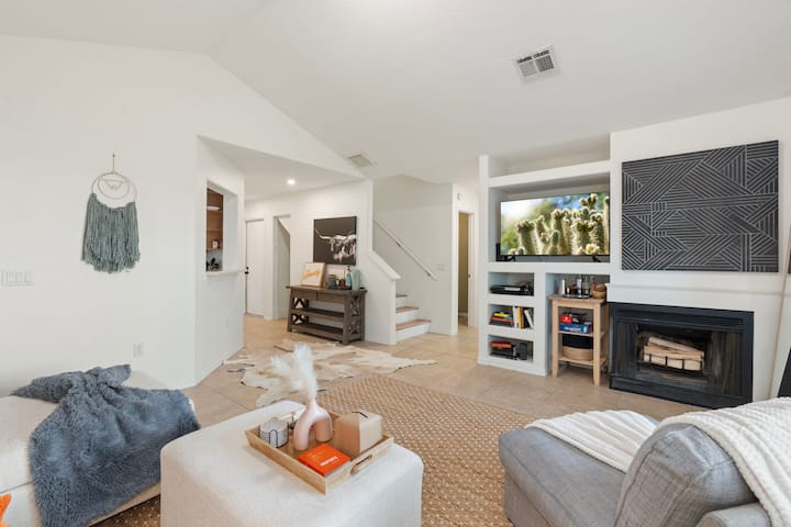 Relaxing 3-bdrm Retreat | Outdoor Patio & Hammock! - Phoenix