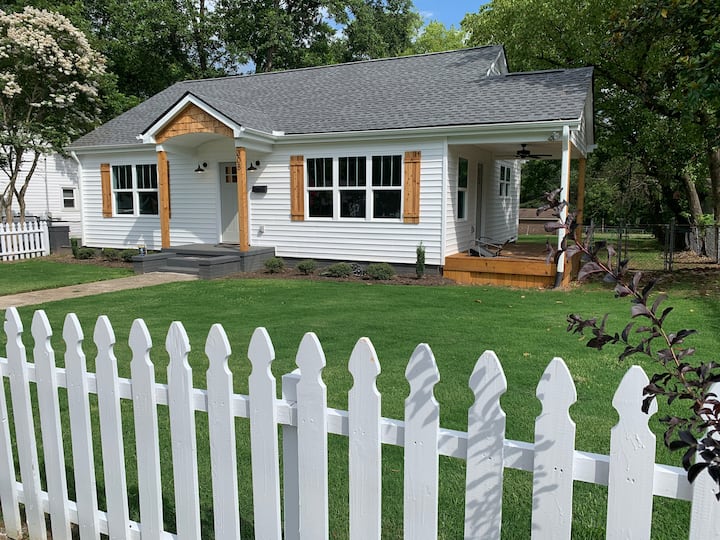 Cute & Cozy 2 Bdrm Getaway | Close To Downtown - Lake Robinson, SC