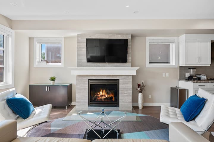 Central Duplex With Downtown View+private Garage! - Mount Royal University