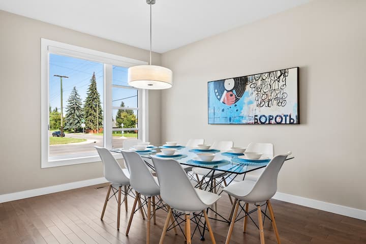 Central Duplex Rooftop Patio With Downtown Views - Canada