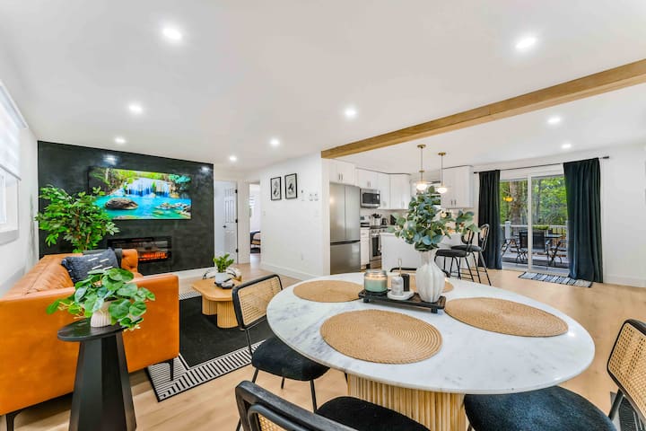 Chic Forest Cabin In Pocono • Hot Tub & Outdoor Tv - Pocono Mountains, PA