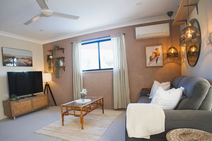 Peaceful Cottage Conveniently Located - Gold Coast