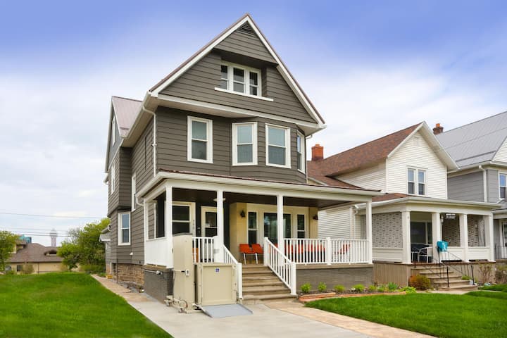 “Life Is Good” | Accessible Stay Near The Falls - Niagara Falls, NY