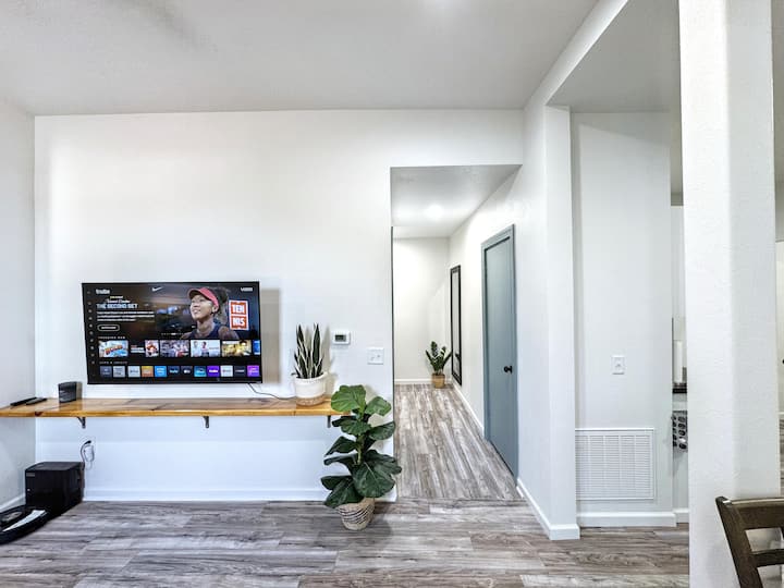 1103#306 / Modern Apartment By Farmers Market - Dubuque, IA