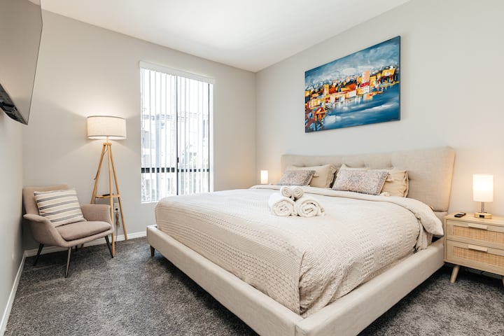 Stylish Paradise 2bed Apt In Noho With Pool View - 버뱅크