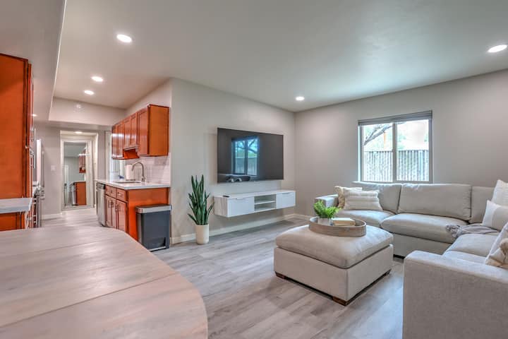 Spacious 2br/2ba Downtown Condo • 2 Kings • U Of A - Tucson, AZ