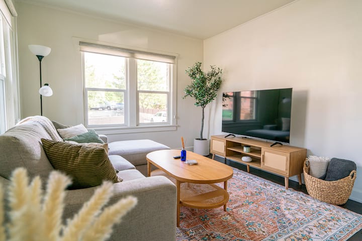 Quaint & Cozy Slc Apartment Near Trolley Square - Salt Lake City, UT