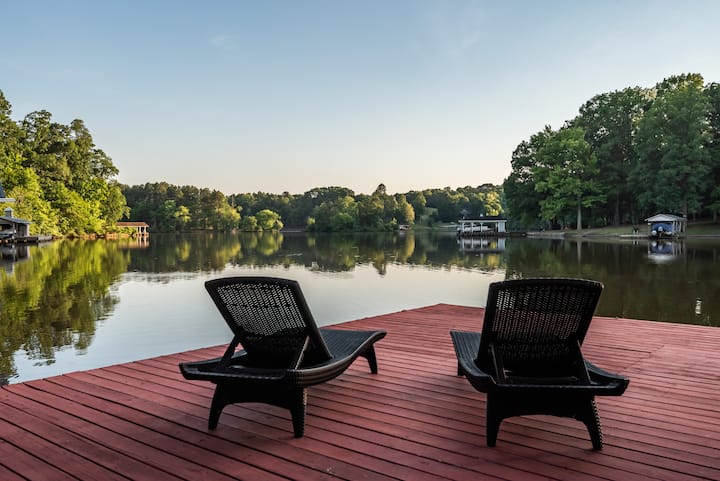Lakefront Escape | Dock, Fire Pit, Family Friendly - Hyco Lake, NC