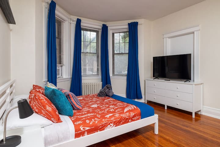 Fenway Park! – Walk Everywhere! – 1st Floor – 1br! - Boston, MA