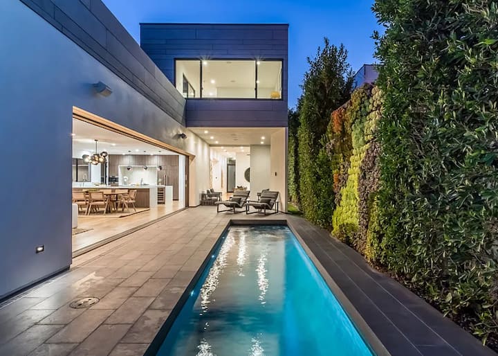 The Cosmopolitan Villa - Beverly Hills, CA