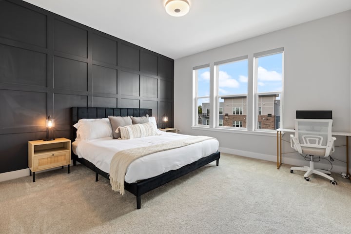 Stylish 2br | Pool, Pickleball, Gym, Play Room! - Naperville, IL