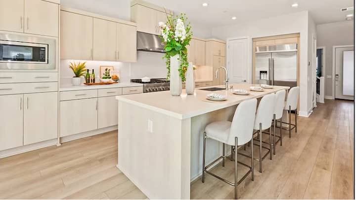 Modern Oc Escape & Resort Style Stay - Mission Viejo, CA