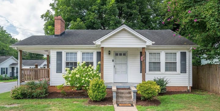 Little Carolina Cottage - A Cozy Southern Getaway - Belmont, NC