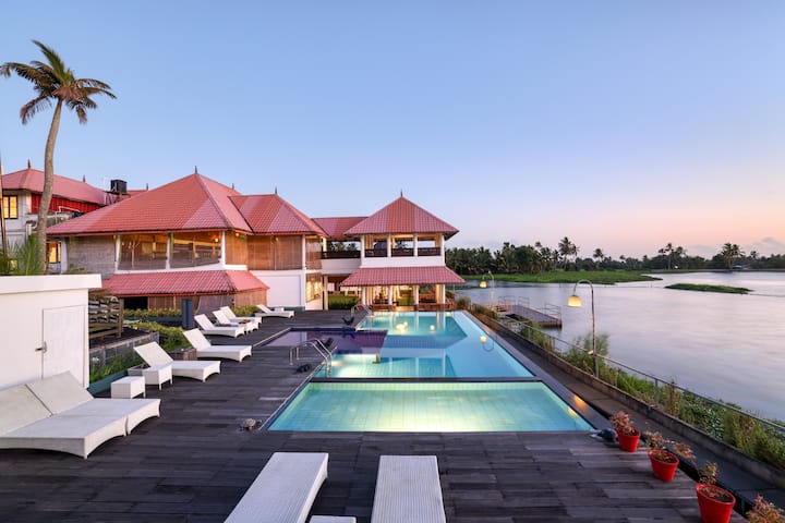 Tranquil Suite By The Backwaters W/ Shared Pool - Alappuzha