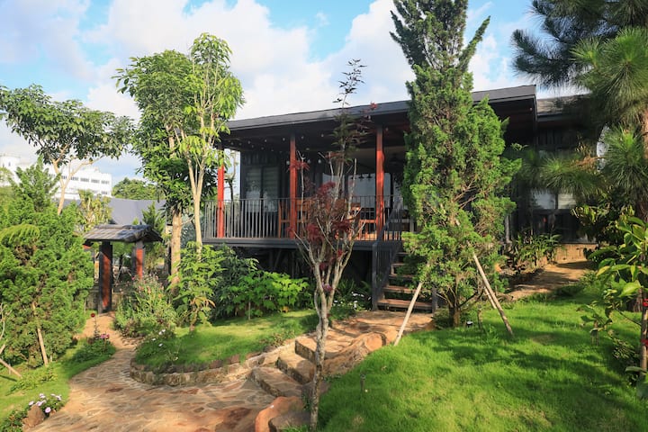 Ngôi Nhà Gỗ Giữa Vườn Xanh - Lộc Thắng