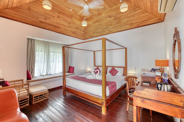 Scenic Backwater Escape With Private Pool & Restro - Alappuzha