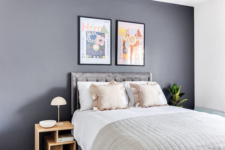 Duplex Apartment | Contractor Ready | Wifi + Desk - Bedford