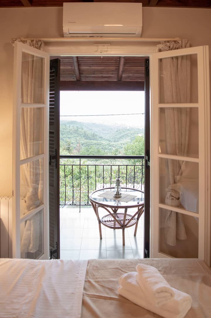 Corfu Hideaway With Sunset Balcony & Adriatic View - Kassiopi