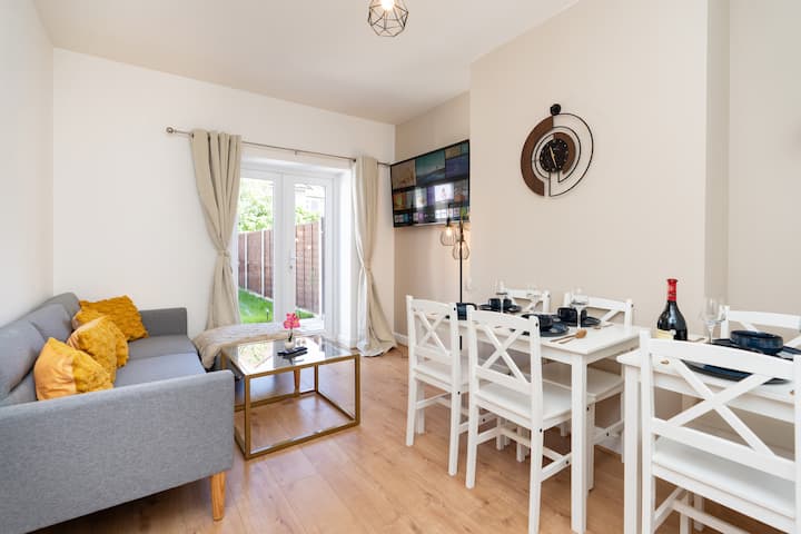 Open Mind Property– Cozy 4br Flat & Hottub, Bognor - アランデル