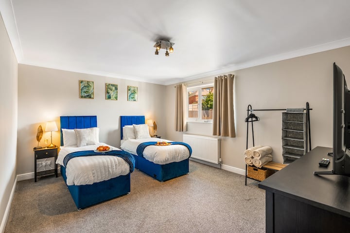 Great For Families & Groups • Long Stay Deals - Seaford