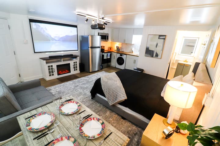 Luxury Studio | Fireplace | Full Kitchen | Wifi - Savannah