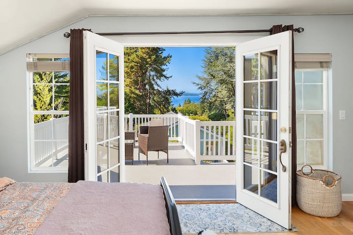 Sunny Decks•water & Mtn Views•king Bed•ac•4 Hd Tvs - Seattle, WA