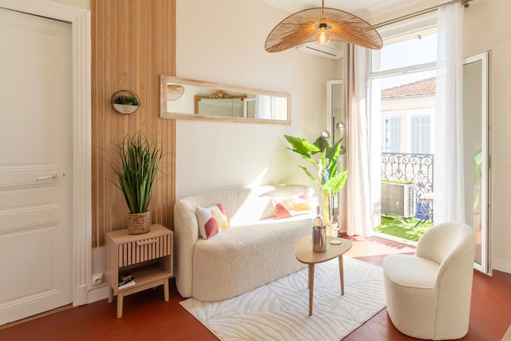 Mirabeau Prestige T2-port-vieil Antibes-balcon-pk - Antibes