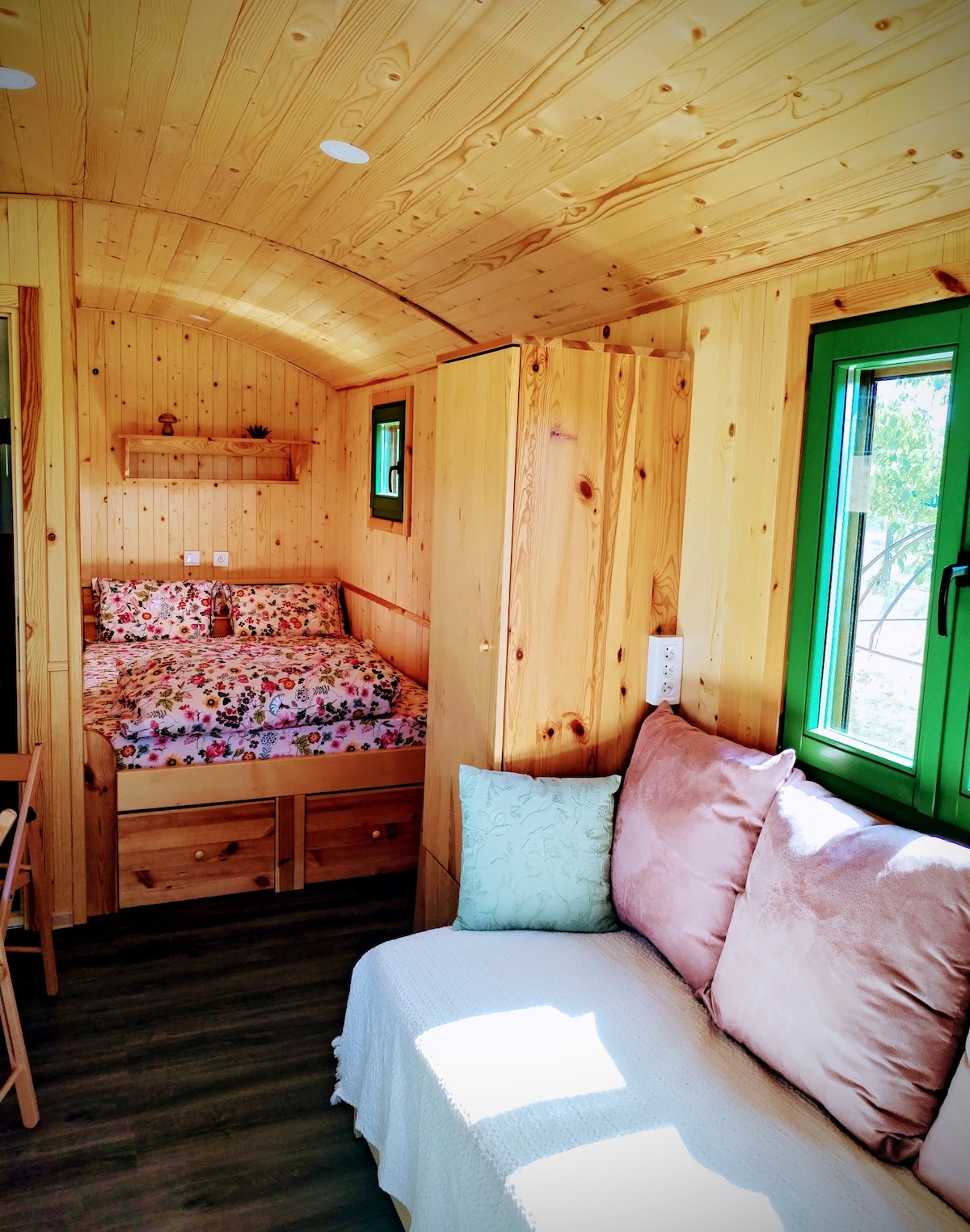 Terra Bulle Accommodation - Air-conditioned SPA trailer - Tiny houses ...