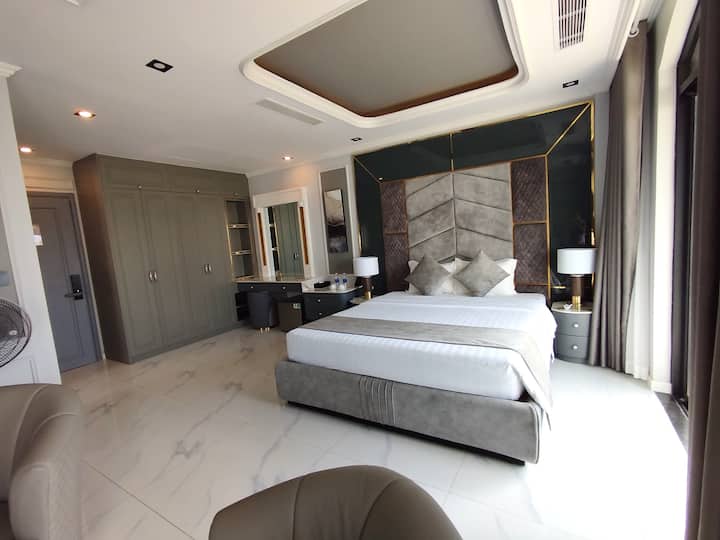 Biệt Thự Lộng Lẫy 7 Phòng Ngủ Gần Biển - Phú Quốc