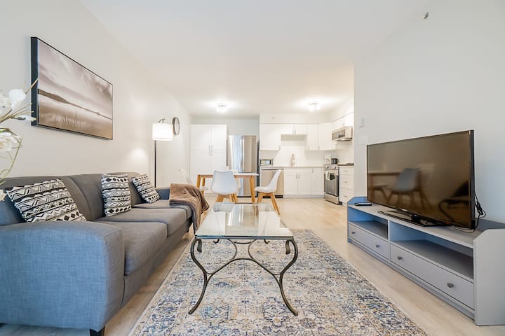 Cozy Yaletown 1bdrm + Den - Vancouver