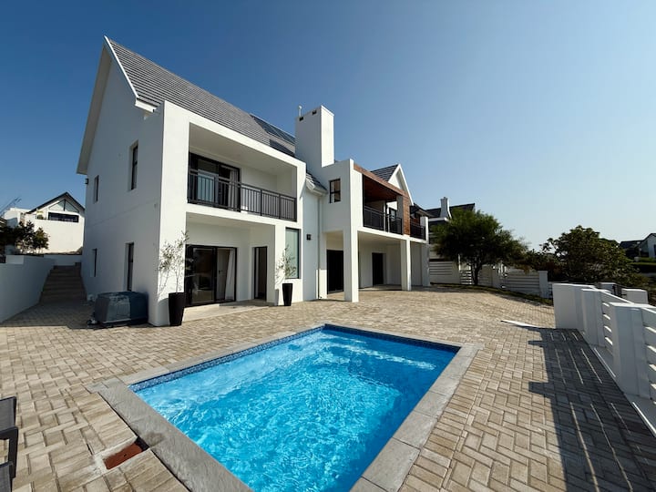 A Contemporary St Francis Canal House With Pool - Saint Francis Bay