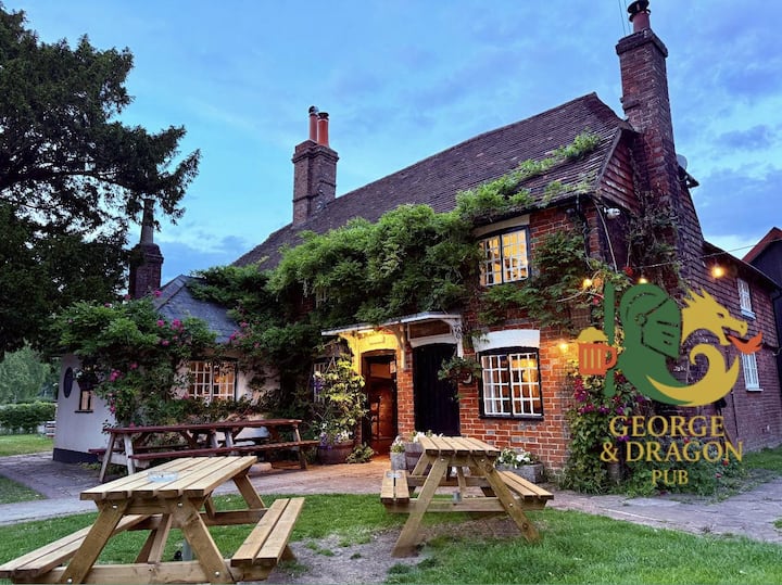 The Apartment– Spacious Retreat At George & Dragon - Horsham, UK
