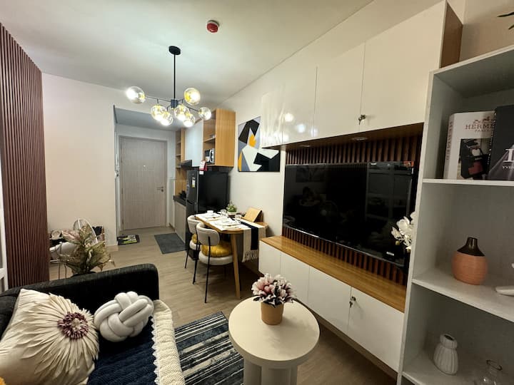 Big Cozy South Suite | Relaxing Stay In Sta. Rosa - Biñan
